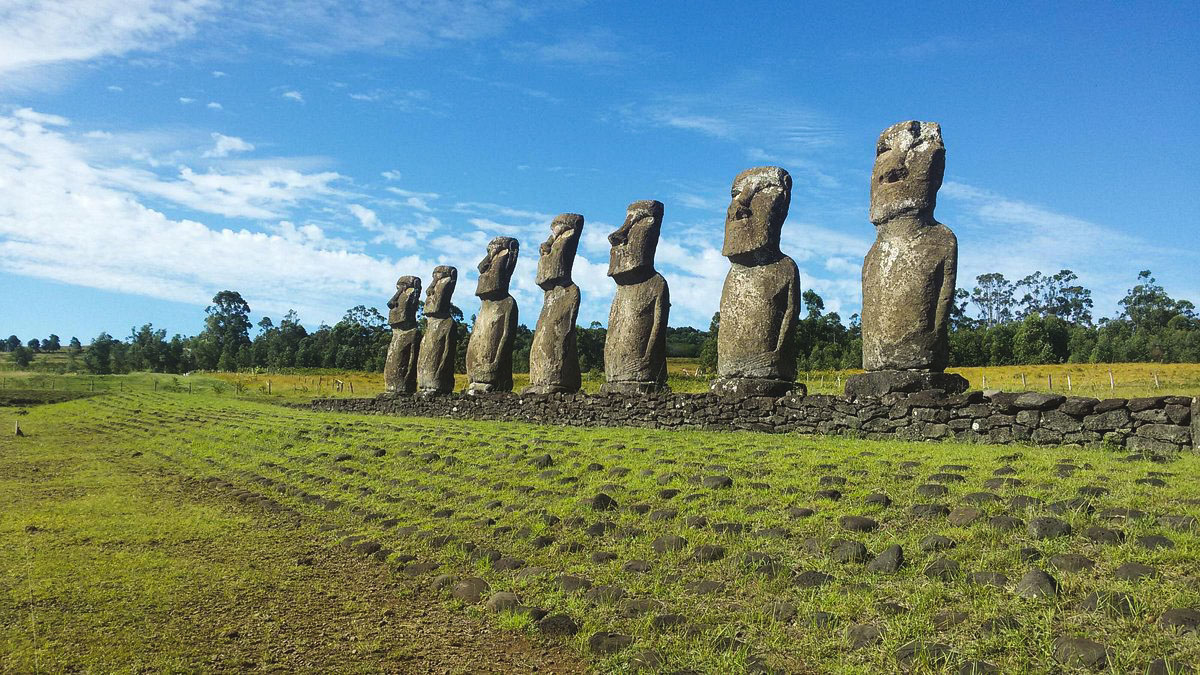 Ahu Akivi - The Seven Explorers | Rapa Nui Travel Guide