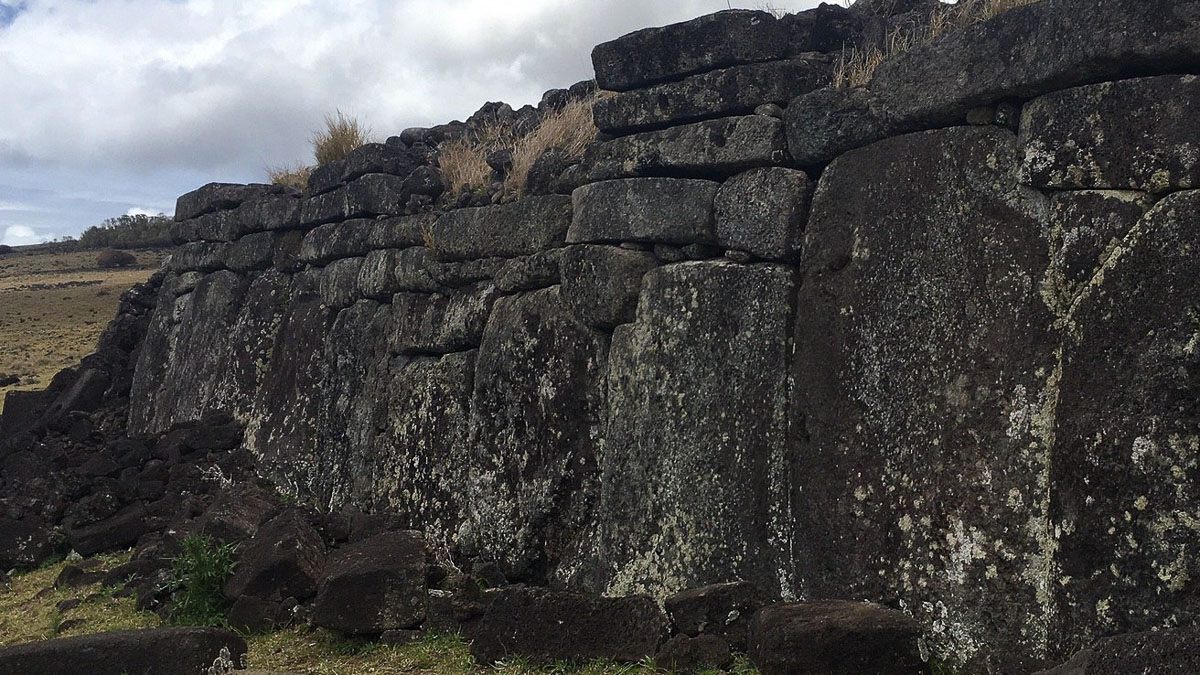 Ahu Tepeu - King Tu'u Koihu's Village | Rapa Nui Travel Guide